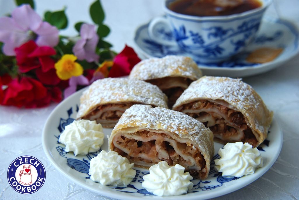 Apple Strudel – Jablečný štrúdl | Czech CookBook